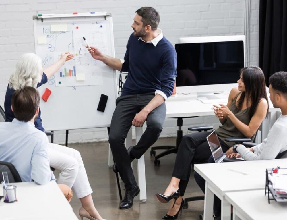 How to Tell Your Employees that Your Business is Struggling - Hppy